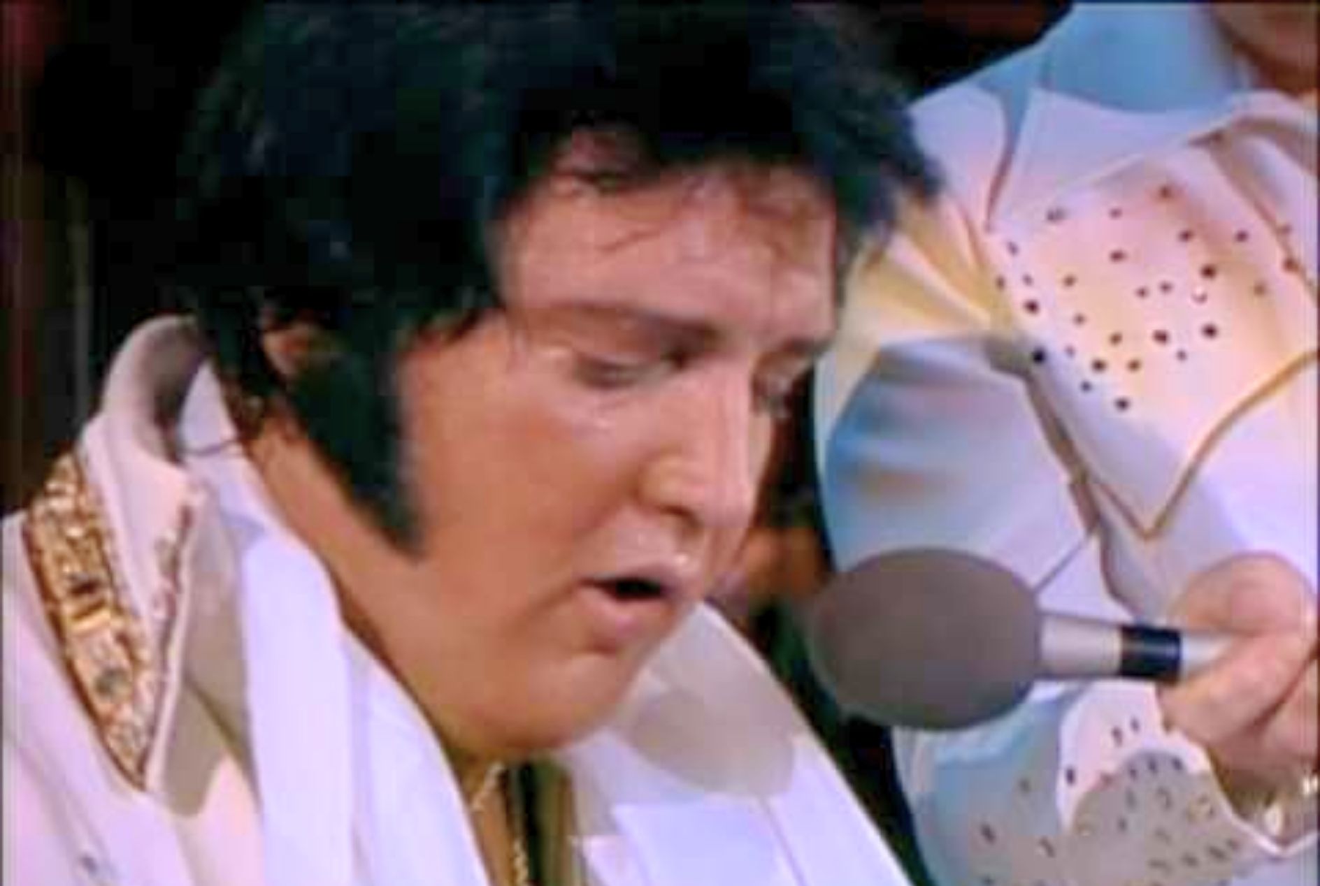 His Hands Trembled, but His Voice Still Reached Us: Elvis Presley’s ...